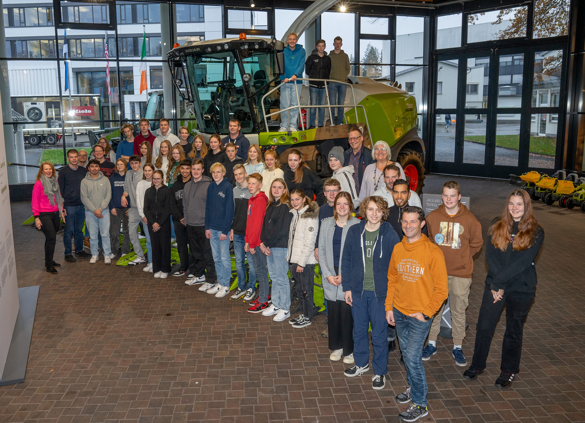 Besuch der Firma CLAAS in Harsewinkel - Gymnasium Schloß Neuhaus